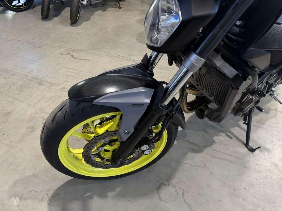 Pelēks Yamaha MT 07 2017 Šauļi, ar dzinēja tilpumu 0.69 L un nobraukumu 25 tūkst. km par 4250 €, foto 21 vietnē AUTOMOTO.COM.LV