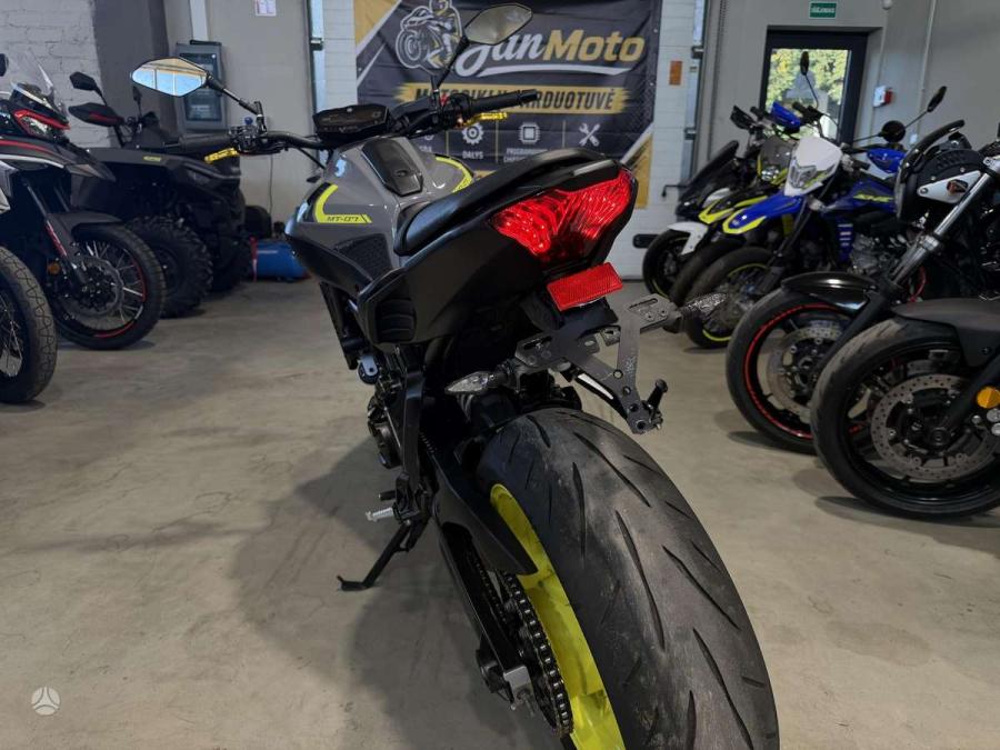 Pelēks Yamaha MT 07 2017 Šauļi, ar dzinēja tilpumu 0.69 L un nobraukumu 25 tūkst. km par 4250 €, foto 22 vietnē AUTOMOTO.COM.LV