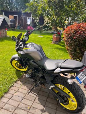Pelēks Yamaha MT 07 2018 Tallina, ar dzinēja tilpumu 0.69 L un nobraukumu 20 tūkst. km par 5000 €, foto 3 vietnē AUTOMOTO.COM.LV