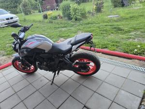 Pelēks Yamaha MT 07 2020 Marijampole, ar dzinēja tilpumu 0.70 L un nobraukumu 17 tūkst. km par 4200 €, foto  vietnē AUTOMOTO.COM.LV