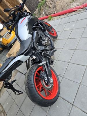 Pelēks Yamaha MT 07 2020 Marijampole, ar dzinēja tilpumu 0.70 L un nobraukumu 17 tūkst. km par 4200 €, foto 4 vietnē AUTOMOTO.COM.LV