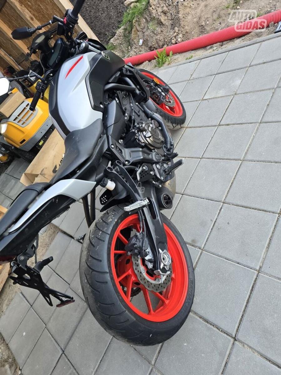 Pelēks Yamaha MT 07 2020 Marijampole, ar dzinēja tilpumu 0.70 L un nobraukumu 17 tūkst. km par 4200 €, foto 4 vietnē AUTOMOTO.COM.LV
