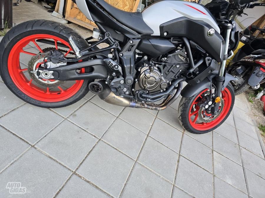 Pelēks Yamaha MT 07 2020 Marijampole, ar dzinēja tilpumu 0.70 L un nobraukumu 17 tūkst. km par 4200 €, foto 5 vietnē AUTOMOTO.COM.LV