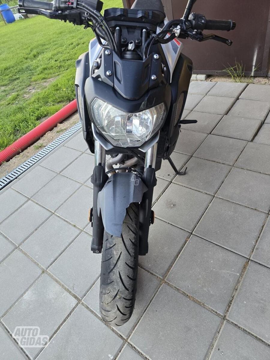 Pelēks Yamaha MT 07 2020 Marijampole, ar dzinēja tilpumu 0.70 L un nobraukumu 17 tūkst. km par 4200 €, foto 7 vietnē AUTOMOTO.COM.LV