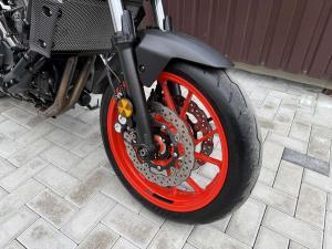 Серый Ямаха MT 07 2020 в Каунас, объемом двигателя 0.70 л и пробегом 22 тыс. км за 5300 €, фото 7 на AUTOMOTO.COM.LV