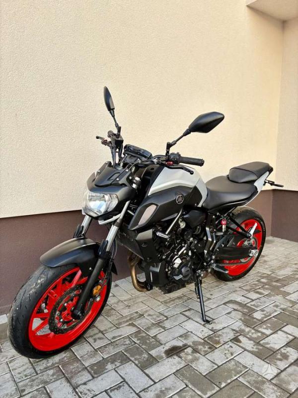 Grey Yamaha MT 07 2020 in Kaunas, with an engine capacity of 0.69 L and mileage of 0 thousand km for 4650 €, photo 3 on AUTOMOTO.COM.LV