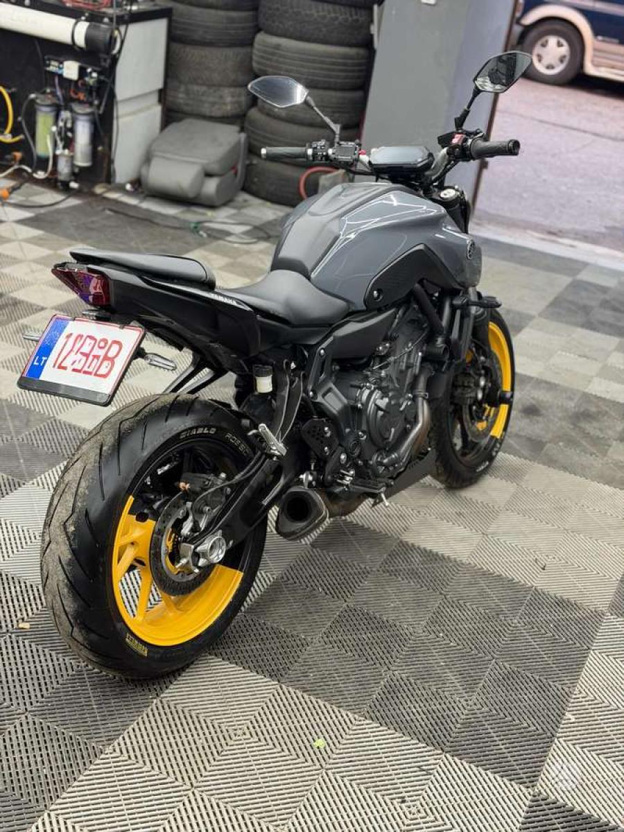 Grey Yamaha MT 07 2021 in Kaunas, with an engine capacity of 0.69 L and mileage of 19 thousand km for 5200 €, photo 4 on AUTOMOTO.COM.LV