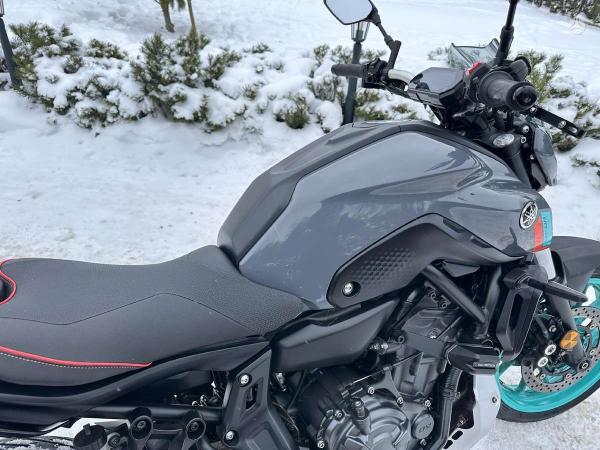 Pelēks Yamaha MT 07 2023 Šauļi, ar dzinēja tilpumu 0.69 L un nobraukumu 9 tūkst. km par 5890 €, foto 7 vietnē AUTOMOTO.COM.LV