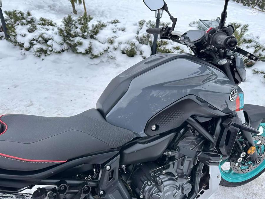 Pelēks Yamaha MT 07 2023 Šauļi, ar dzinēja tilpumu 0.69 L un nobraukumu 9 tūkst. km par 5890 €, foto 7 vietnē AUTOMOTO.COM.LV
