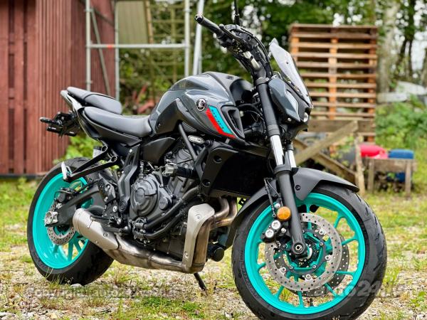 Pelēks Yamaha MT 07 2024 Tallina, ar dzinēja tilpumu 0.69 L un nobraukumu 8 tūkst. km par 6450 €, foto 1 vietnē AUTOMOTO.COM.LV