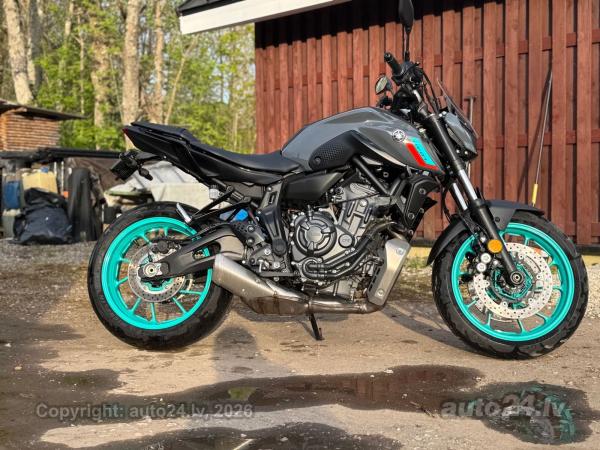 Pelēks Yamaha MT 07 2024 Tallina, ar dzinēja tilpumu 0.69 L un nobraukumu 8 tūkst. km par 6450 €, foto 3 vietnē AUTOMOTO.COM.LV