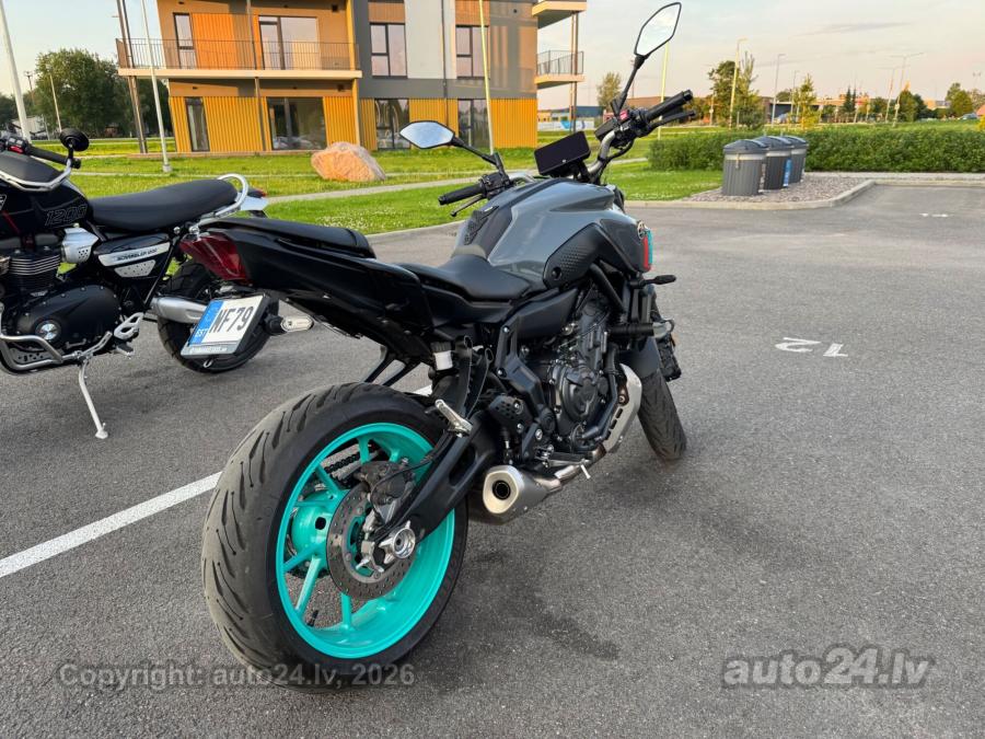Pelēks Yamaha MT 07 2024 Tallina, ar dzinēja tilpumu 0.69 L un nobraukumu 8 tūkst. km par 6450 €, foto 5 vietnē AUTOMOTO.COM.LV
