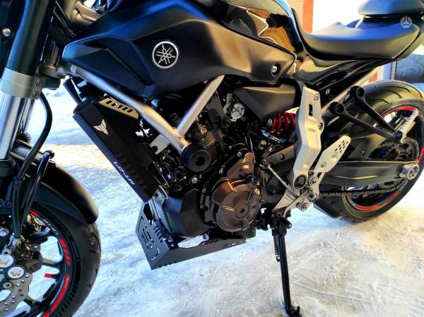 Yamaha MT 07 2014 in Prienai, with an engine capacity of 0.70 L and mileage of 25 thousand km for 4250 €, photo 9 on AUTOMOTO.COM.LV