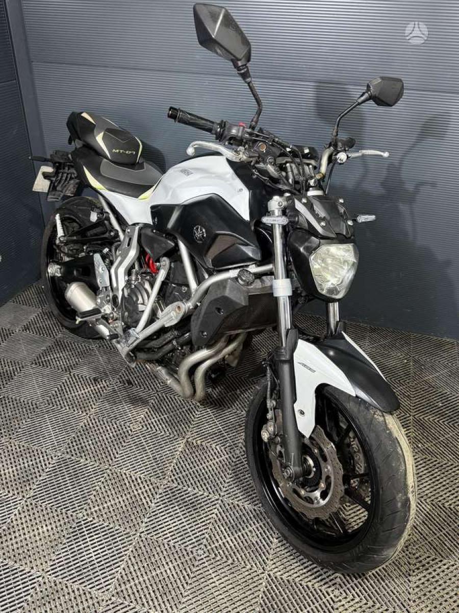 Yamaha MT 07 2015 in Taurage, with an engine capacity of 0.70 L and mileage of 28 thousand km for 3450 €, photo 1 on AUTOMOTO.COM.LV