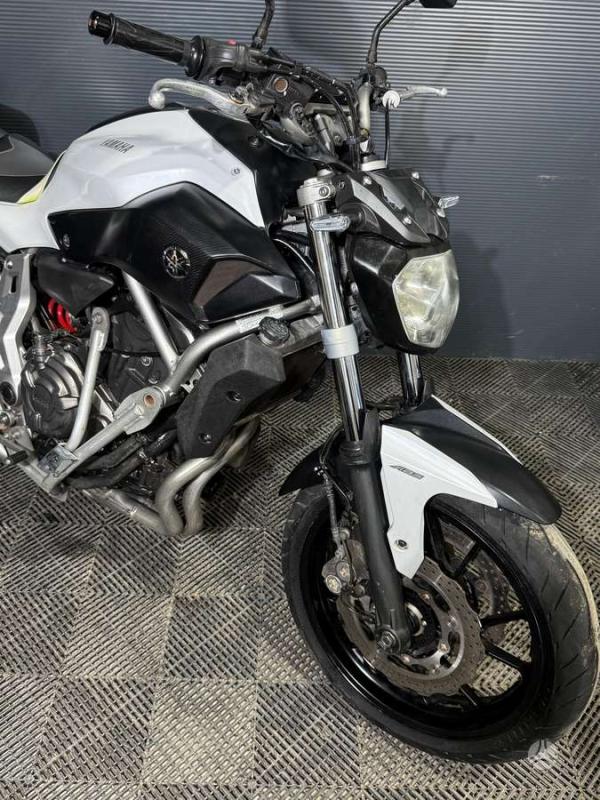 Yamaha MT 07 2015 in Taurage, with an engine capacity of 0.70 L and mileage of 28 thousand km for 3450 €, photo 2 on AUTOMOTO.COM.LV