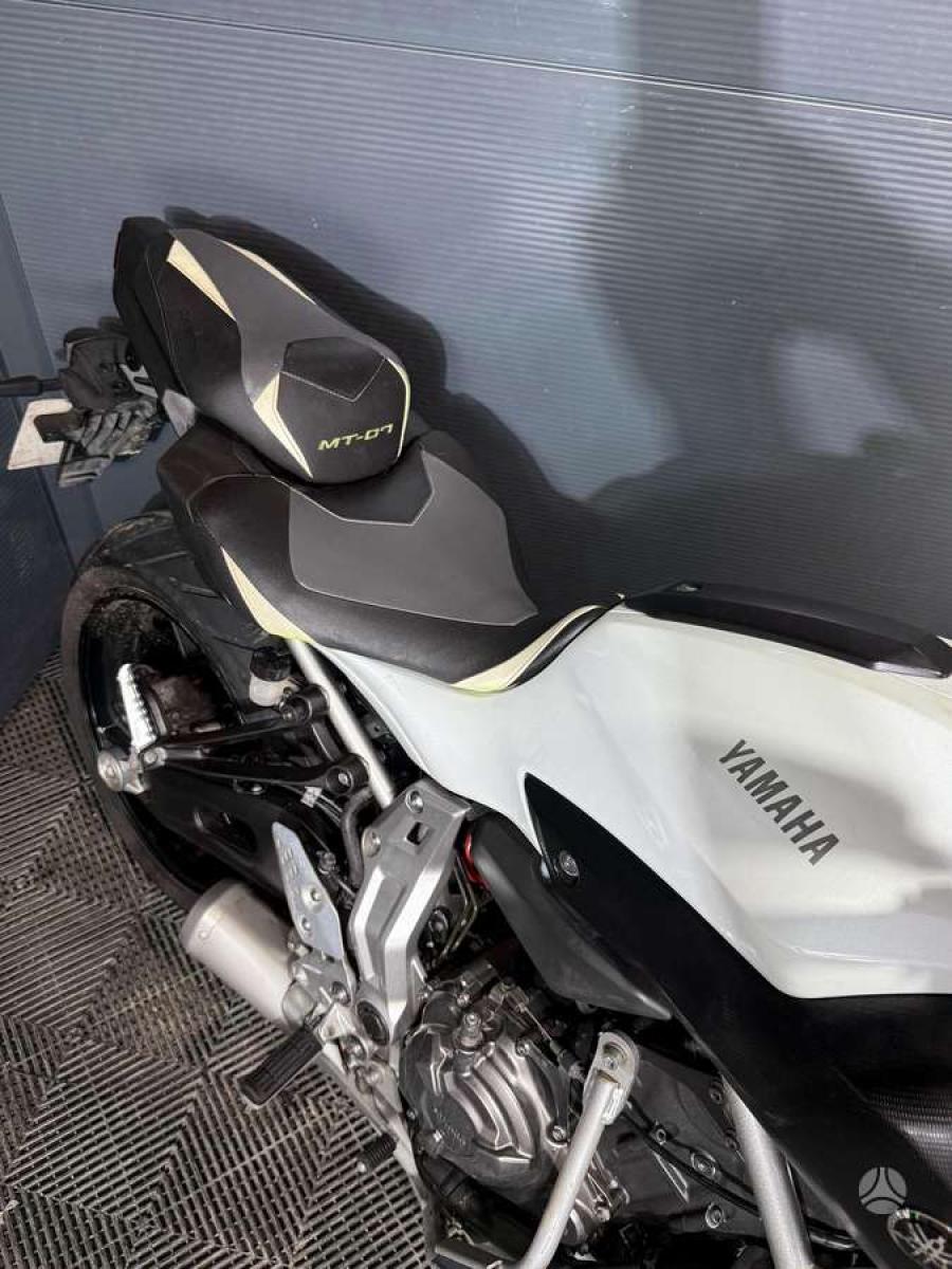 Yamaha MT 07 2015 in Taurage, with an engine capacity of 0.70 L and mileage of 28 thousand km for 3450 €, photo 4 on AUTOMOTO.COM.LV