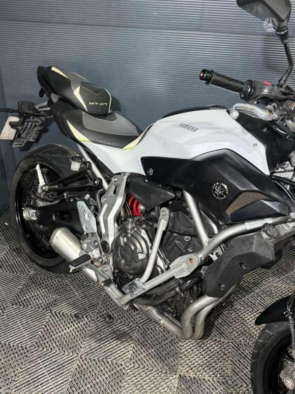 Yamaha MT 07 2015 in Taurage, with an engine capacity of 0.70 L and mileage of 28 thousand km for 3450 €, photo 4 on AUTOMOTO.COM.LV