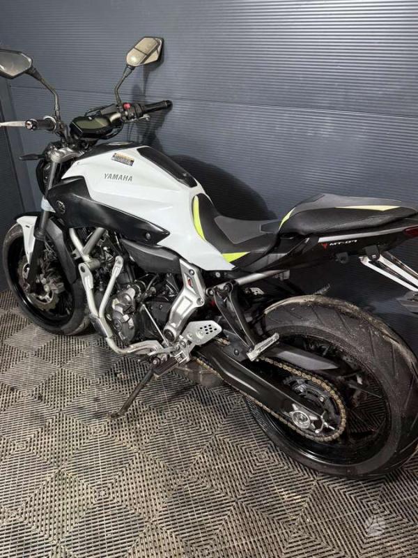 Yamaha MT 07 2015 in Taurage, with an engine capacity of 0.70 L and mileage of 28 thousand km for 3450 €, photo 5 on AUTOMOTO.COM.LV