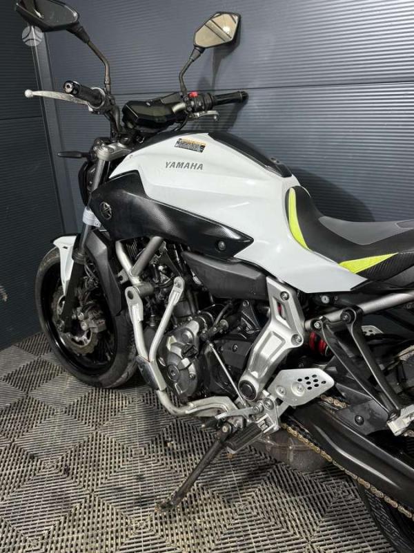 Yamaha MT 07 2015 in Taurage, with an engine capacity of 0.70 L and mileage of 28 thousand km for 3450 €, photo 6 on AUTOMOTO.COM.LV