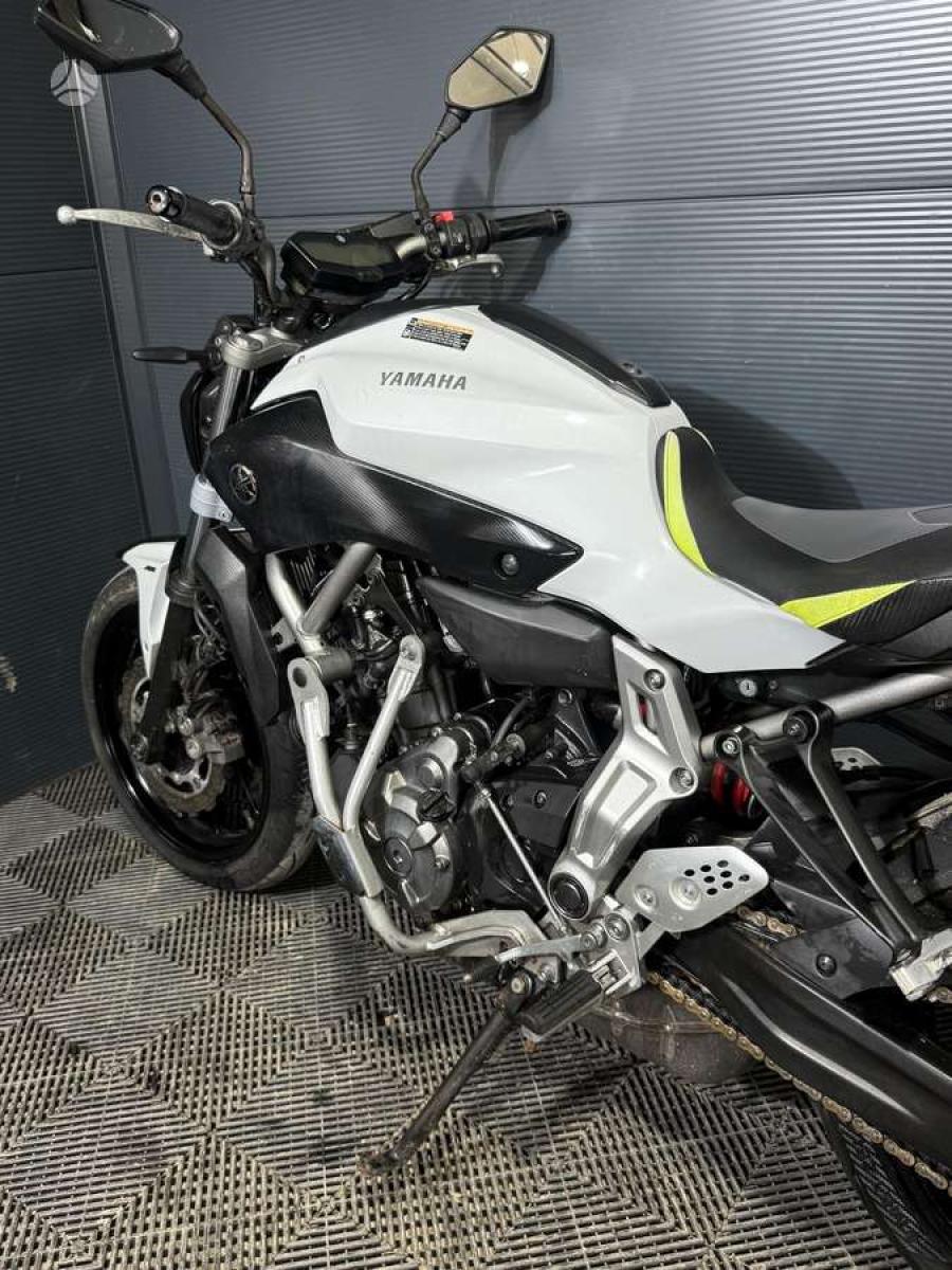 Yamaha MT 07 2015 in Taurage, with an engine capacity of 0.70 L and mileage of 28 thousand km for 3450 €, photo 7 on AUTOMOTO.COM.LV