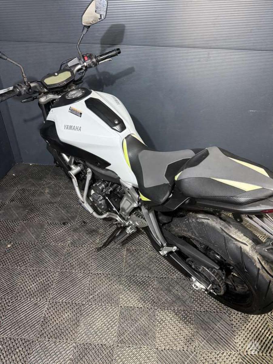 Yamaha MT 07 2015 in Taurage, with an engine capacity of 0.70 L and mileage of 28 thousand km for 3450 €, photo 10 on AUTOMOTO.COM.LV