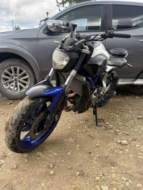 Yamaha MT 07 2016 in Taurage, with an engine capacity of 0.70 L and mileage of 20 thousand km for 2750 €, photo 4 on AUTOMOTO.COM.LV