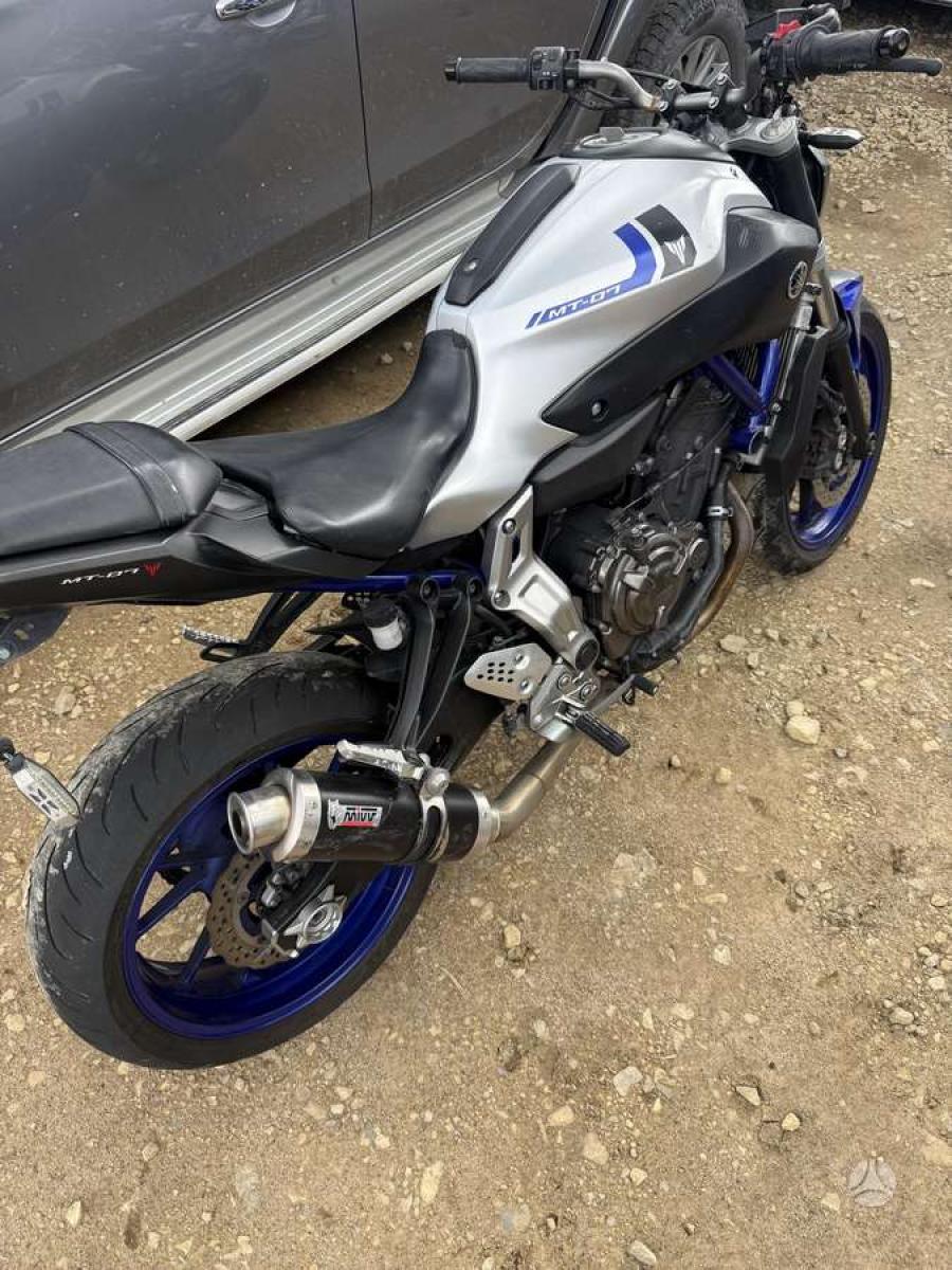 Yamaha MT 07 2016 in Taurage, with an engine capacity of 0.70 L and mileage of 20 thousand km for 2750 €, photo 8 on AUTOMOTO.COM.LV