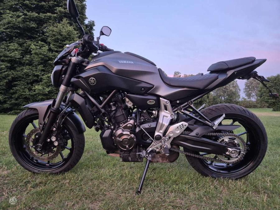 Yamaha MT 07 2016 in Kazlu Ruda, with an engine capacity of 0.70 L and mileage of 30 thousand km for 4400 €, photo 3 on AUTOMOTO.COM.LV