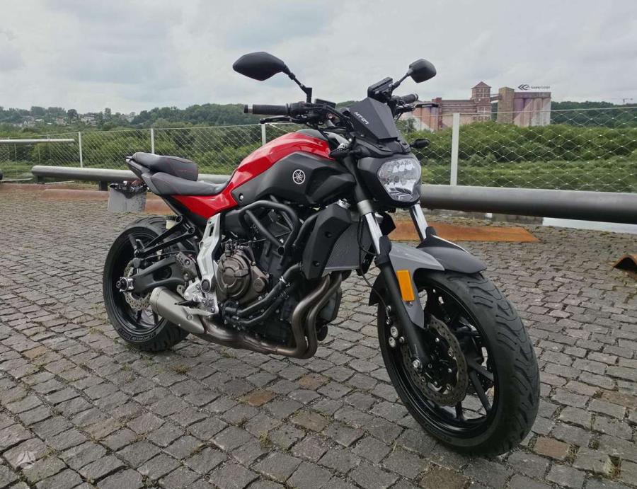 Red Yamaha MT 07 2014 in Kaunas, with an engine capacity of 0.00 L and mileage of 39 thousand km for 4150 €, photo 1 on AUTOMOTO.COM.LV