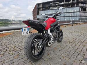 Red Yamaha MT 07 2014 in Kaunas, with an engine capacity of 0.00 L and mileage of 39 thousand km for 4150 €, photo 5 on AUTOMOTO.COM.LV