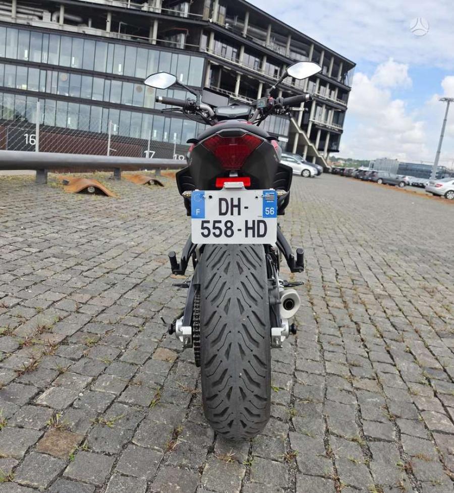 Red Yamaha MT 07 2014 in Kaunas, with an engine capacity of 0.00 L and mileage of 39 thousand km for 4150 €, photo 6 on AUTOMOTO.COM.LV