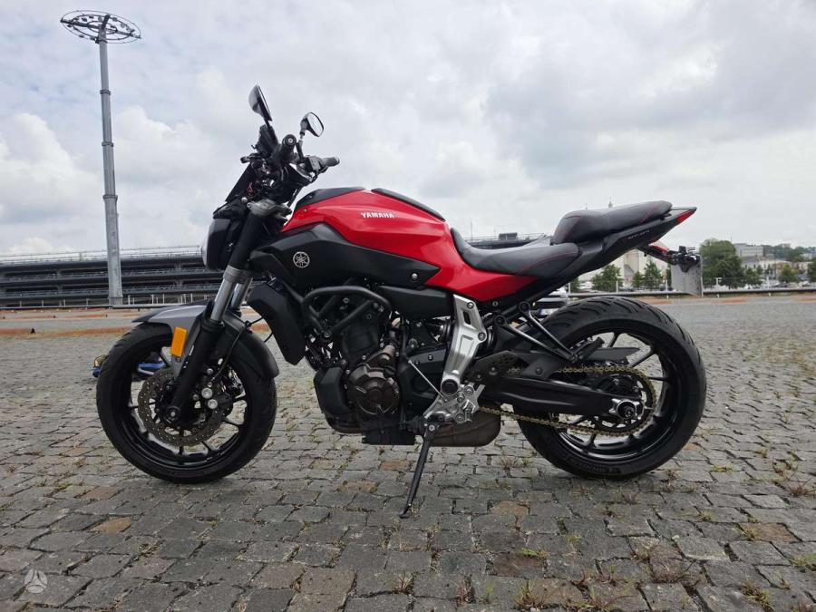 Red Yamaha MT 07 2014 in Kaunas, with an engine capacity of 0.00 L and mileage of 39 thousand km for 4150 €, photo 8 on AUTOMOTO.COM.LV