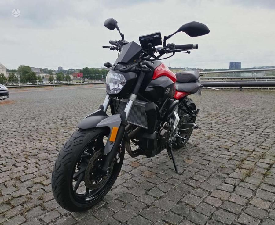 Red Yamaha MT 07 2014 in Kaunas, with an engine capacity of 0.00 L and mileage of 39 thousand km for 4150 €, photo 9 on AUTOMOTO.COM.LV