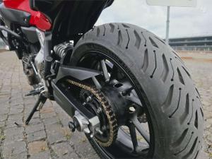 Red Yamaha MT 07 2014 in Kaunas, with an engine capacity of 0.00 L and mileage of 39 thousand km for 4150 €, photo 20 on AUTOMOTO.COM.LV