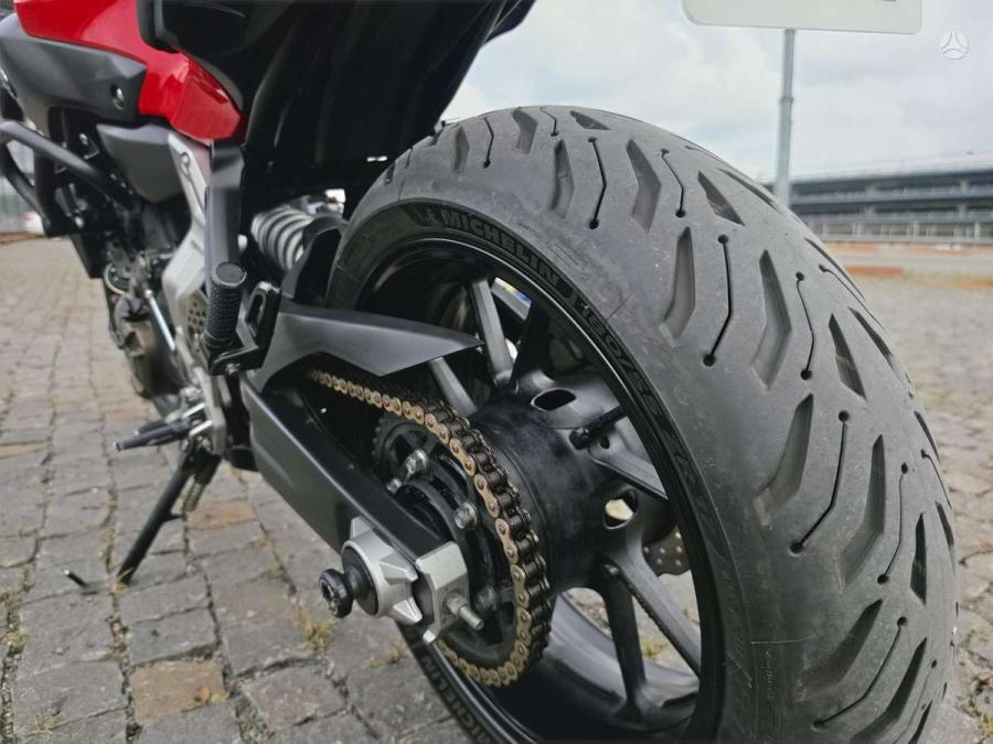Red Yamaha MT 07 2014 in Kaunas, with an engine capacity of 0.00 L and mileage of 39 thousand km for 4150 €, photo 20 on AUTOMOTO.COM.LV