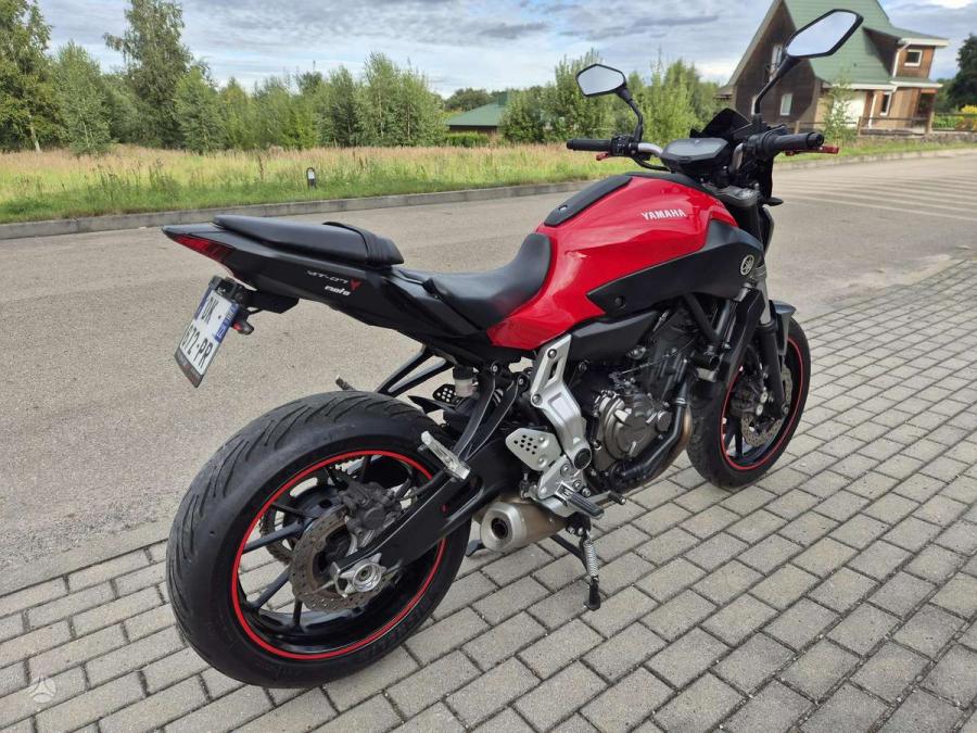 Red Yamaha MT 07 2014 in Kelme, with an engine capacity of 0.70 L and mileage of 36 thousand km for 3800 €, photo 4 on AUTOMOTO.COM.LV