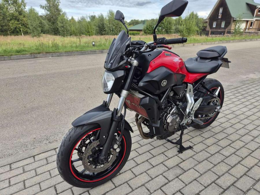 Red Yamaha MT 07 2014 in Kelme, with an engine capacity of 0.70 L and mileage of 36 thousand km for 3800 €, photo 5 on AUTOMOTO.COM.LV
