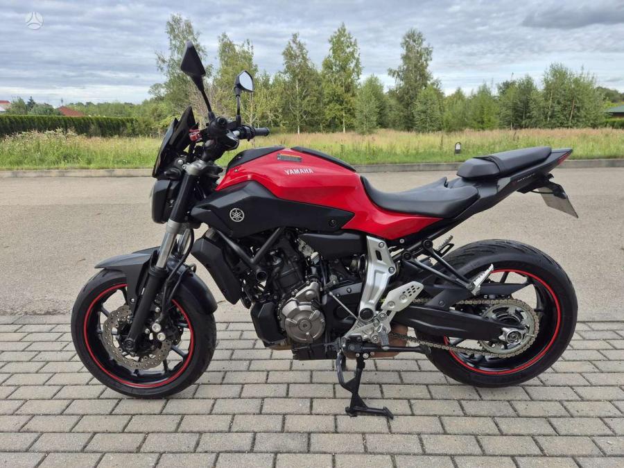 Red Yamaha MT 07 2014 in Kelme, with an engine capacity of 0.70 L and mileage of 36 thousand km for 3800 €, photo 6 on AUTOMOTO.COM.LV