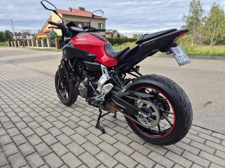Red Yamaha MT 07 2014 in Kelme, with an engine capacity of 0.70 L and mileage of 36 thousand km for 3800 €, photo 7 on AUTOMOTO.COM.LV