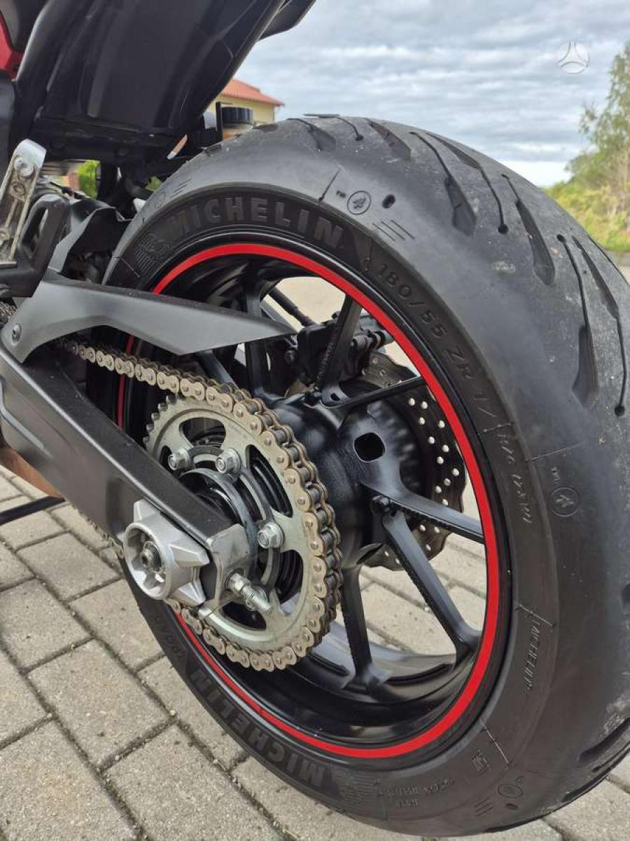 Red Yamaha MT 07 2014 in Kelme, with an engine capacity of 0.70 L and mileage of 36 thousand km for 3800 €, photo 9 on AUTOMOTO.COM.LV