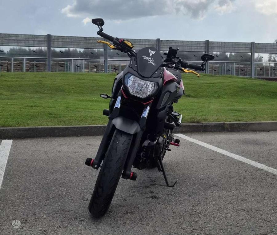 Sarkans Yamaha MT 07 2018 Kazlų Rūda, ar dzinēja tilpumu 0.69 L un nobraukumu 18 tūkst. km par 5000 €, foto 3 vietnē AUTOMOTO.COM.LV