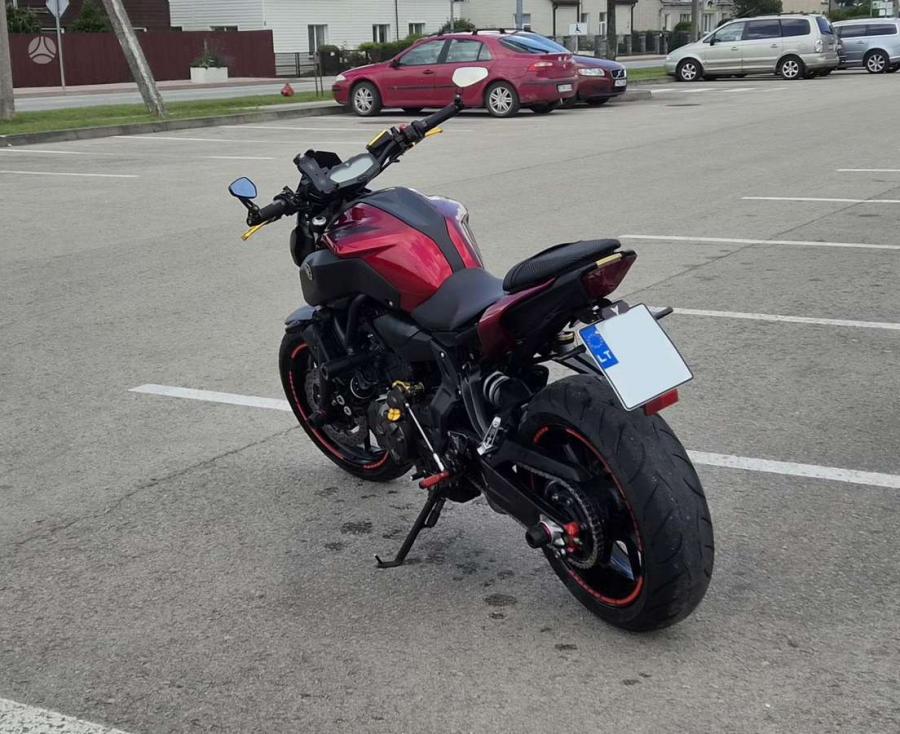 Sarkans Yamaha MT 07 2018 Kazlų Rūda, ar dzinēja tilpumu 0.69 L un nobraukumu 18 tūkst. km par 5000 €, foto 7 vietnē AUTOMOTO.COM.LV