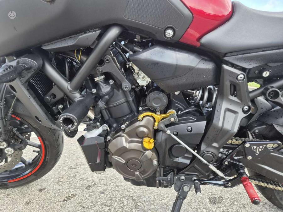 Sarkans Yamaha MT 07 2018 Kazlų Rūda, ar dzinēja tilpumu 0.69 L un nobraukumu 18 tūkst. km par 5000 €, foto 15 vietnē AUTOMOTO.COM.LV