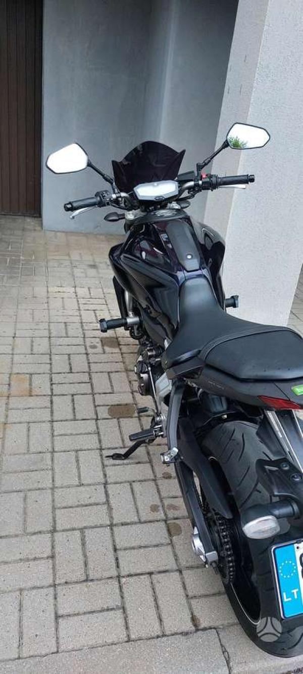 Violet Yamaha MT 07 2014 in Vilnius, with an engine capacity of 0.69 L and mileage of 17 thousand km for 4600 €, photo 3 on AUTOMOTO.COM.LV