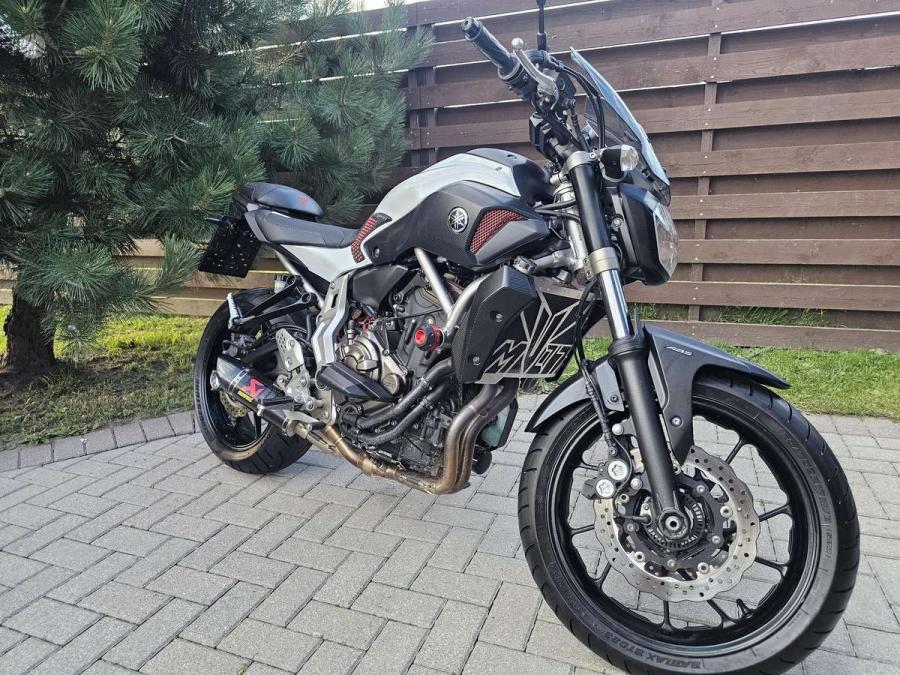 White Yamaha MT 07 2014 in Klaipeda, with an engine capacity of 0.70 L and mileage of 38 thousand km for 4850 €, photo 1 on AUTOMOTO.COM.LV
