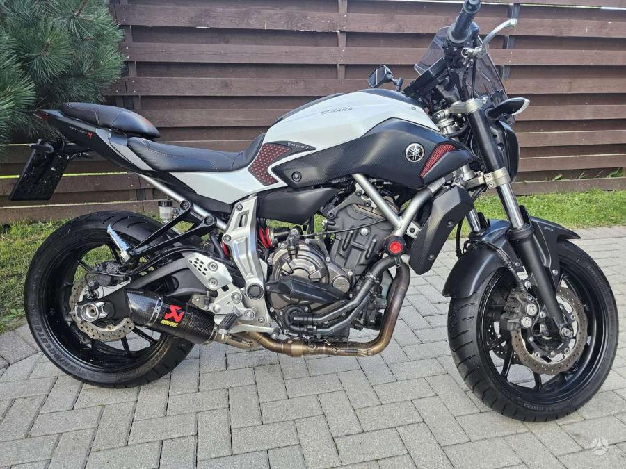 White Yamaha MT 07 2014 in Klaipeda, with an engine capacity of 0.70 L and mileage of 38 thousand km for 4850 €, photo 3 on AUTOMOTO.COM.LV