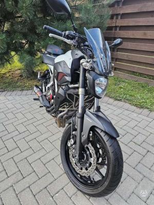 White Yamaha MT 07 2014 in Klaipeda, with an engine capacity of 0.70 L and mileage of 38 thousand km for 4850 €, photo 4 on AUTOMOTO.COM.LV
