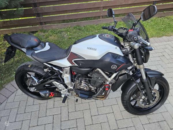 White Yamaha MT 07 2014 in Klaipeda, with an engine capacity of 0.70 L and mileage of 38 thousand km for 4850 €, photo 5 on AUTOMOTO.COM.LV