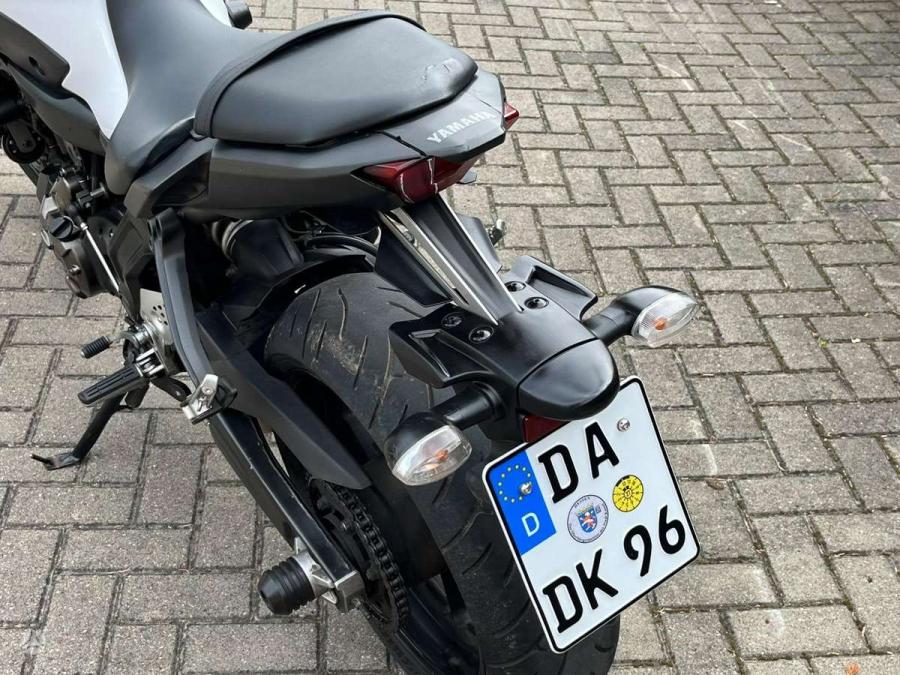 White Yamaha MT 07 2017 in Jonava, with an engine capacity of 0.69 L and mileage of 21 thousand km for 4200 €, photo 9 on AUTOMOTO.COM.LV
