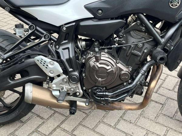White Yamaha MT 07 2017 in Jonava, with an engine capacity of 0.69 L and mileage of 21 thousand km for 4200 €, photo 10 on AUTOMOTO.COM.LV